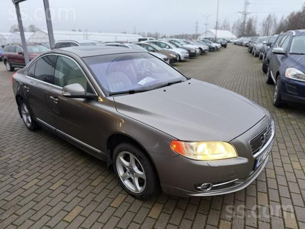 Grey Volvo S80 2007 in Talsi, with an engine capacity of 2.40 L and mileage of 348 thousand km for 4950 €, photo 7 on AUTOMOTO.COM.LV