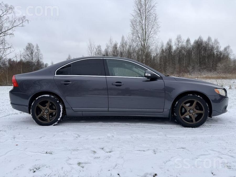 Grey Volvo S80 2007 in Preili, with an engine capacity of 2.40 L and mileage of 324 thousand km for 5300 €, photo 13 on AUTOMOTO.COM.LV