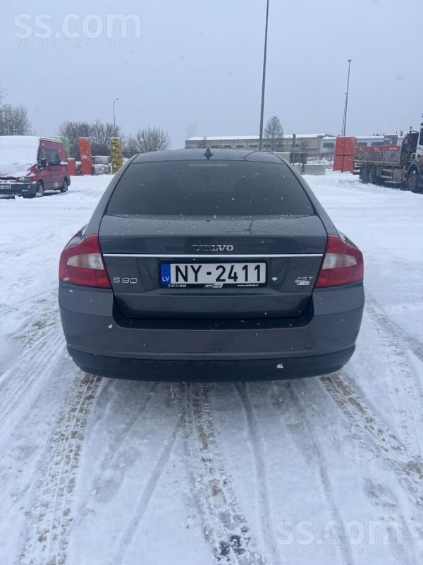 Grey Volvo S80 2007 in Daugavpils, with an engine capacity of 2.50 L and mileage of 338 thousand km for 2990 €, photo 4 on AUTOMOTO.COM.LV