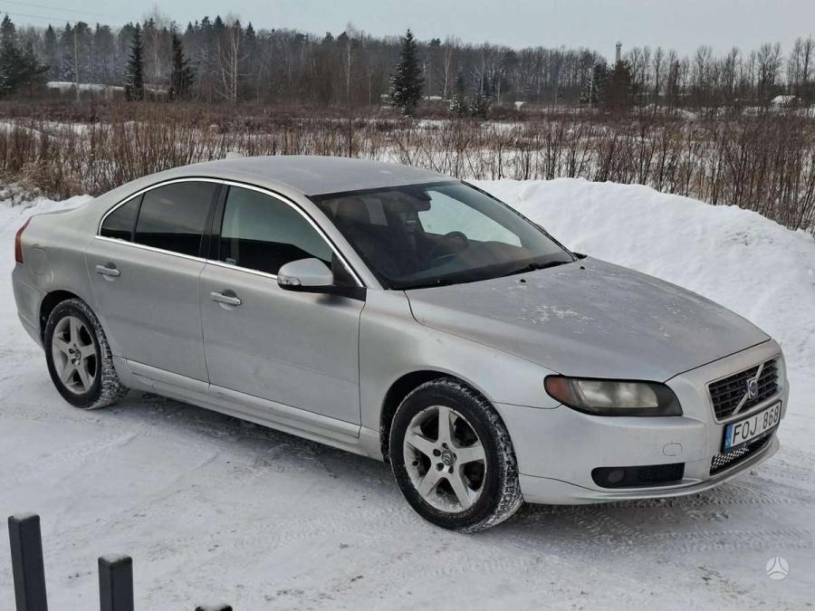 Pelēks Volvo S80 2007 Panevēža, ar dzinēja tilpumu 2.40 L un nobraukumu 341 tūkst. km par 2500 €, foto 2 vietnē AUTOMOTO.COM.LV