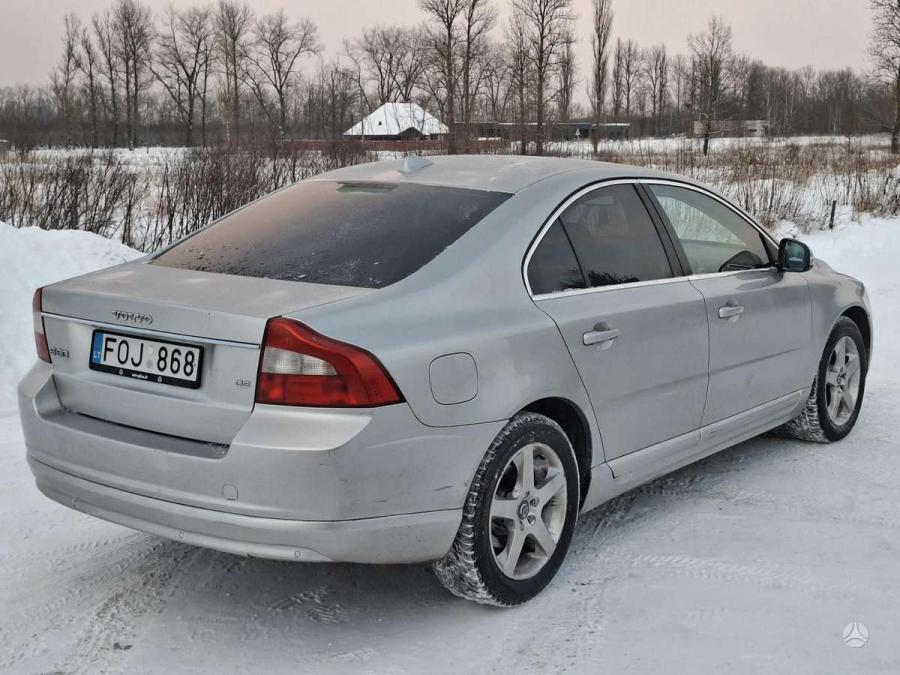 Pelēks Volvo S80 2007 Panevēža, ar dzinēja tilpumu 2.40 L un nobraukumu 341 tūkst. km par 2500 €, foto 5 vietnē AUTOMOTO.COM.LV