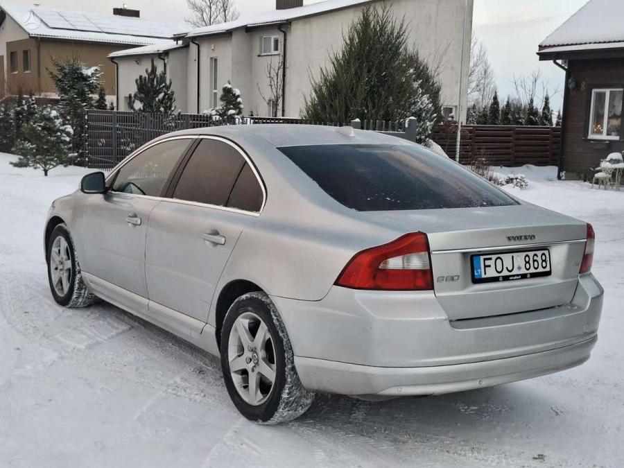 Pelēks Volvo S80 2007 Panevēža, ar dzinēja tilpumu 2.40 L un nobraukumu 341 tūkst. km par 2500 €, foto 6 vietnē AUTOMOTO.COM.LV