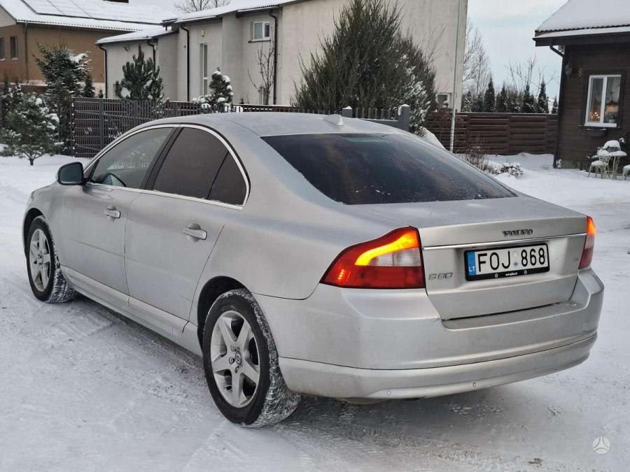 Pelēks Volvo S80 2007 Panevēža, ar dzinēja tilpumu 2.40 L un nobraukumu 341 tūkst. km par 2500 €, foto 7 vietnē AUTOMOTO.COM.LV
