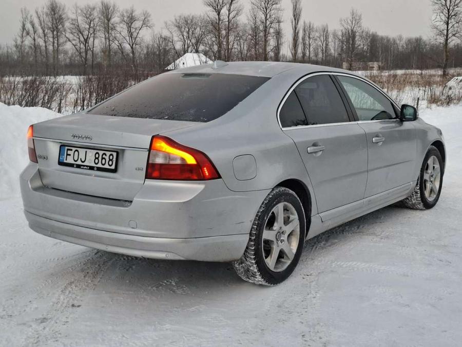 Pelēks Volvo S80 2007 Panevēža, ar dzinēja tilpumu 2.40 L un nobraukumu 341 tūkst. km par 2500 €, foto 8 vietnē AUTOMOTO.COM.LV