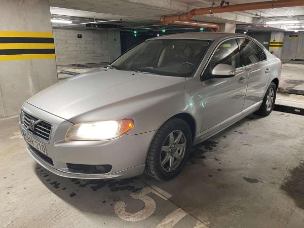 Pelēks Volvo S80 2007 Viļņa, ar dzinēja tilpumu 2.40 L un nobraukumu 303 tūkst. km par 2800 €, foto 3 vietnē AUTOMOTO.COM.LV