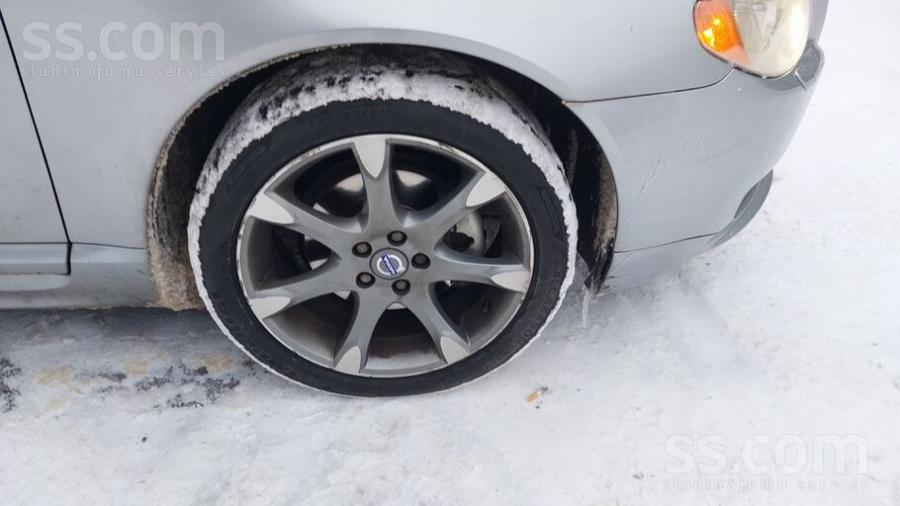 Grey Volvo S80 2007 in Aluksne, with an engine capacity of 2.40 L and mileage of 0 thousand km for 3200 €, photo 6 on AUTOMOTO.COM.LV