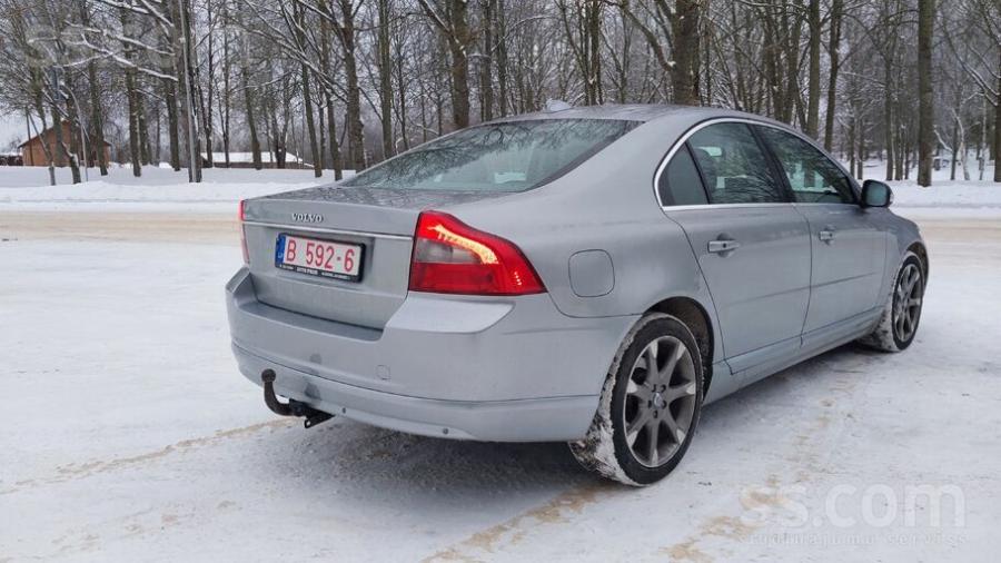 Grey Volvo S80 2007 in Aluksne, with an engine capacity of 2.40 L and mileage of 0 thousand km for 3200 €, photo 8 on AUTOMOTO.COM.LV
