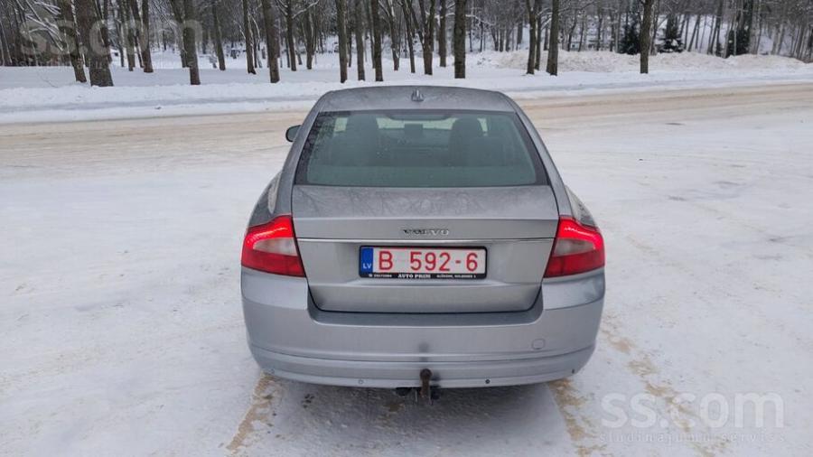 Grey Volvo S80 2007 in Aluksne, with an engine capacity of 2.40 L and mileage of 0 thousand km for 3200 €, photo 11 on AUTOMOTO.COM.LV