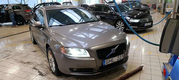 Pelēks Volvo S80 2007 Viļņa, ar dzinēja tilpumu 2.40 L un nobraukumu 475 tūkst. km par 1999 €, foto 2 vietnē AUTOMOTO.COM.LV