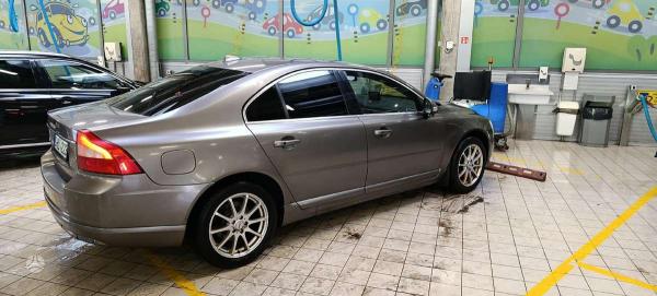 Pelēks Volvo S80 2007 Viļņa, ar dzinēja tilpumu 2.40 L un nobraukumu 475 tūkst. km par 1999 €, foto 5 vietnē AUTOMOTO.COM.LV