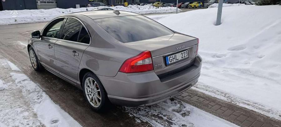 Grey Volvo S80 2007 in Vilnius, with an engine capacity of 2.40 L and mileage of 475 thousand km for 1999 €, photo 7 on AUTOMOTO.COM.LV