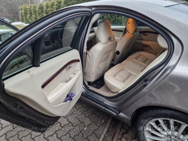 Grey Volvo S80 2007 in Tallinn, with an engine capacity of 3.20 L and mileage of 318 thousand km for 4900 €, photo 8 on AUTOMOTO.COM.LV