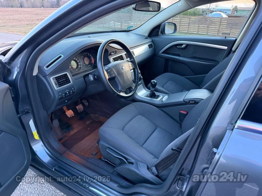 Grey Volvo S80 2007 in Tallinn, with an engine capacity of 2.40 L and mileage of 271 thousand km for 4990 €, photo 6 on AUTOMOTO.COM.LV