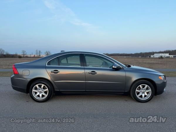 Grey Volvo S80 2007 in Tallinn, with an engine capacity of 2.40 L and mileage of 271 thousand km for 4990 €, photo 10 on AUTOMOTO.COM.LV