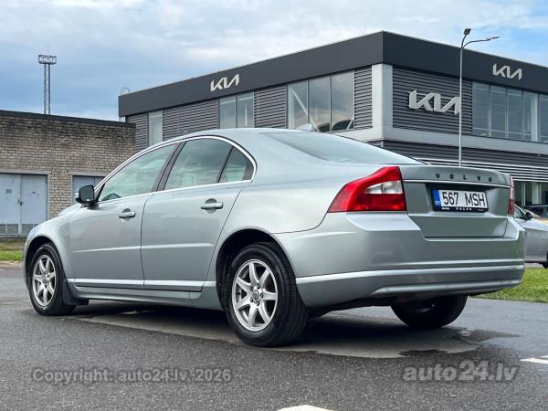 Pelēks Volvo S80 2007 Narva, ar dzinēja tilpumu 2.40 L un nobraukumu 365 tūkst. km par 2999 €, foto 7 vietnē AUTOMOTO.COM.LV