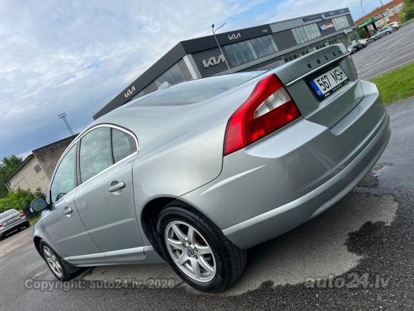 Pelēks Volvo S80 2007 Narva, ar dzinēja tilpumu 2.40 L un nobraukumu 365 tūkst. km par 2999 €, foto 9 vietnē AUTOMOTO.COM.LV