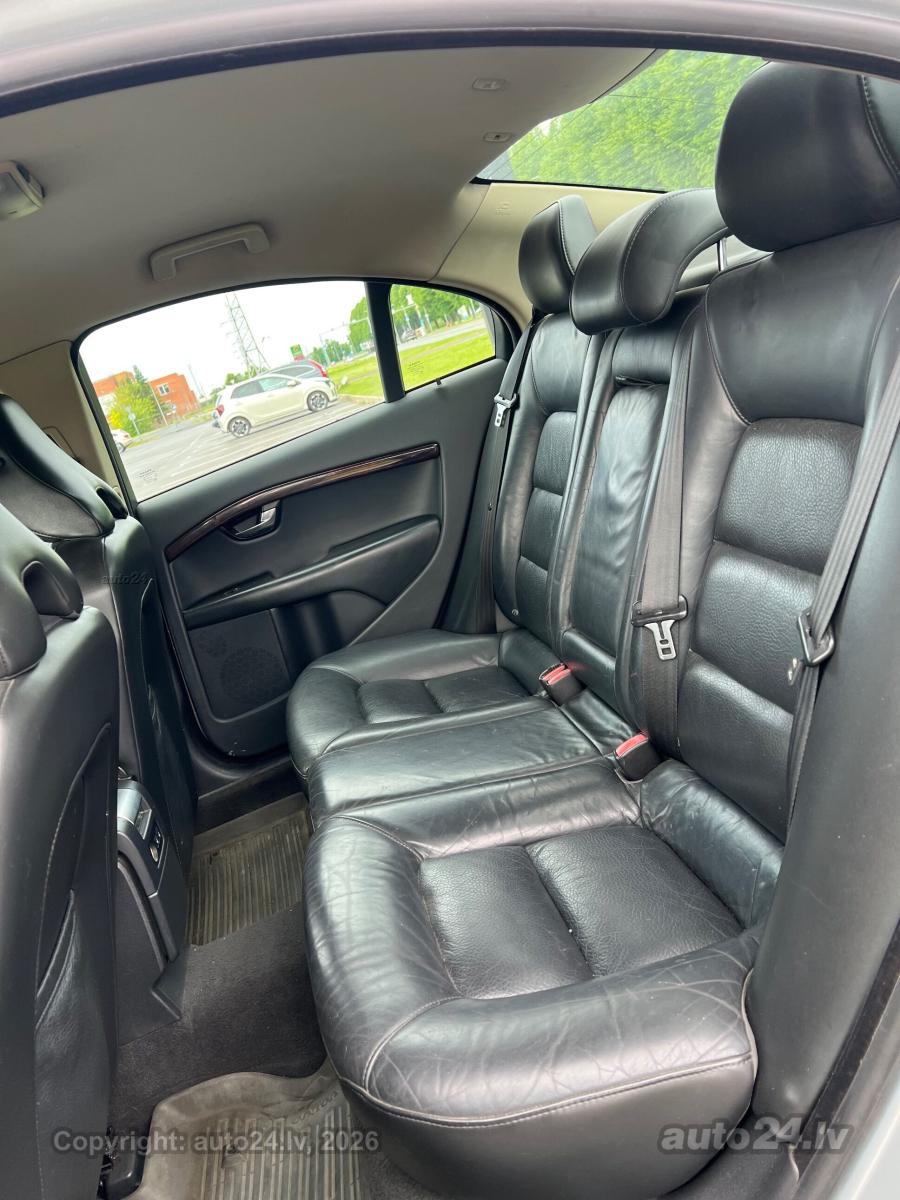 Pelēks Volvo S80 2007 Narva, ar dzinēja tilpumu 2.40 L un nobraukumu 365 tūkst. km par 2999 €, foto 21 vietnē AUTOMOTO.COM.LV