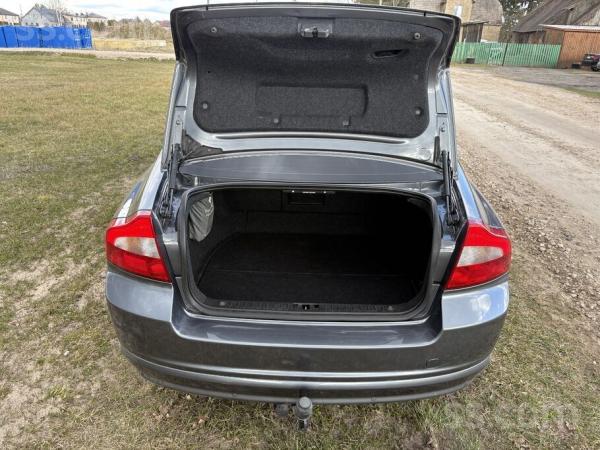 Grey Volvo S80 2007 in Jelgava, with an engine capacity of 2.40 L and mileage of 257 thousand km for 3800 €, photo 6 on AUTOMOTO.COM.LV