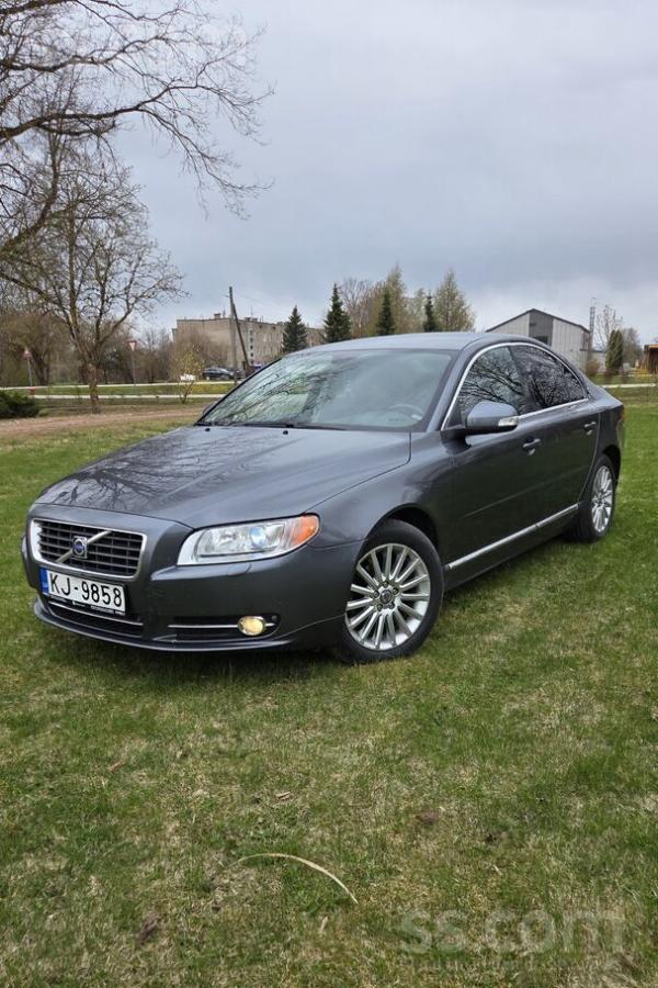 Pelēks Volvo S80 2007 Preiļi, ar dzinēja tilpumu 2.40 L un nobraukumu 380 tūkst. km par 3450 €, foto 1 vietnē AUTOMOTO.COM.LV