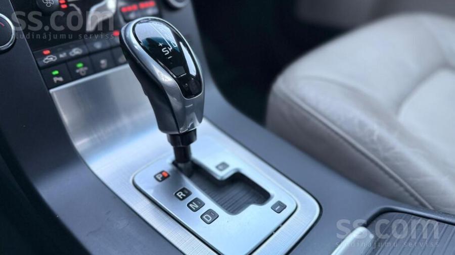 Pelēks Volvo S80 2007 Ogre, ar dzinēja tilpumu 2.50 L un nobraukumu 221 tūkst. km par 3790 €, foto 12 vietnē AUTOMOTO.COM.LV