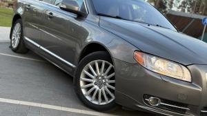 Grey Volvo S80 2007 in Riga, with an engine capacity of 2.40 L and mileage of 330 thousand km for 3750 €, photo 3 on AUTOMOTO.COM.LV