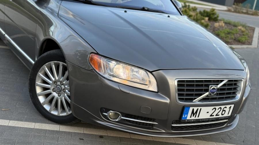 Grey Volvo S80 2007 in Riga, with an engine capacity of 2.40 L and mileage of 330 thousand km for 3750 €, photo 5 on AUTOMOTO.COM.LV