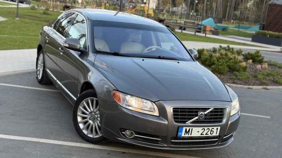 Grey Volvo S80 2007 in Riga, with an engine capacity of 2.40 L and mileage of 330 thousand km for 3750 €, photo 7 on AUTOMOTO.COM.LV