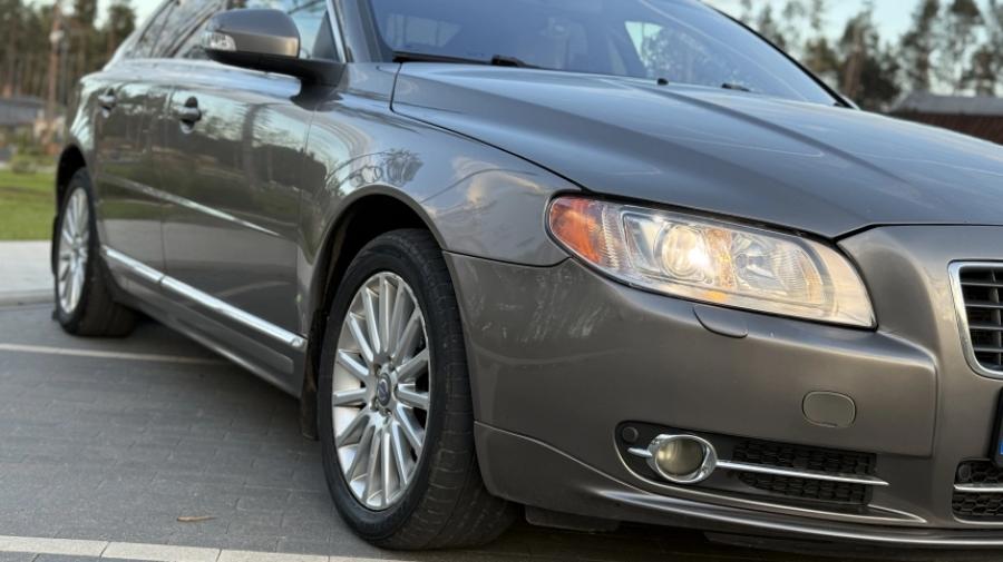 Grey Volvo S80 2007 in Riga, with an engine capacity of 2.40 L and mileage of 330 thousand km for 3750 €, photo 12 on AUTOMOTO.COM.LV