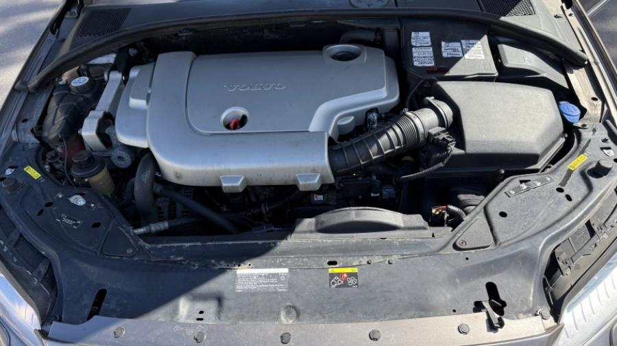 Grey Volvo S80 2007 in Riga, with an engine capacity of 2.40 L and mileage of 330 thousand km for 3750 €, photo 14 on AUTOMOTO.COM.LV
