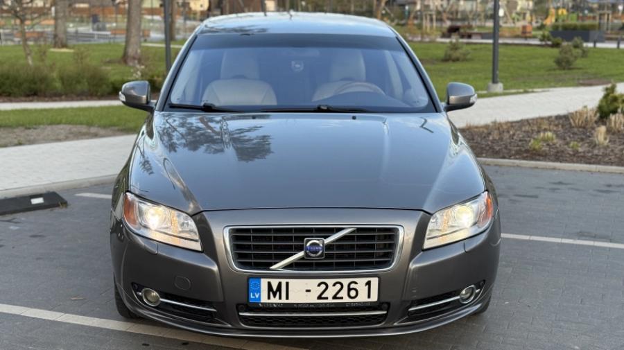 Grey Volvo S80 2007 in Riga, with an engine capacity of 2.40 L and mileage of 330 thousand km for 3750 €, photo 17 on AUTOMOTO.COM.LV