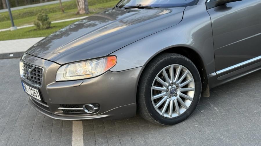 Grey Volvo S80 2007 in Riga, with an engine capacity of 2.40 L and mileage of 330 thousand km for 3750 €, photo 18 on AUTOMOTO.COM.LV