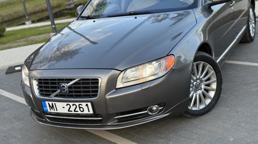 Grey Volvo S80 2007 in Riga, with an engine capacity of 2.40 L and mileage of 330 thousand km for 3750 €, photo 24 on AUTOMOTO.COM.LV