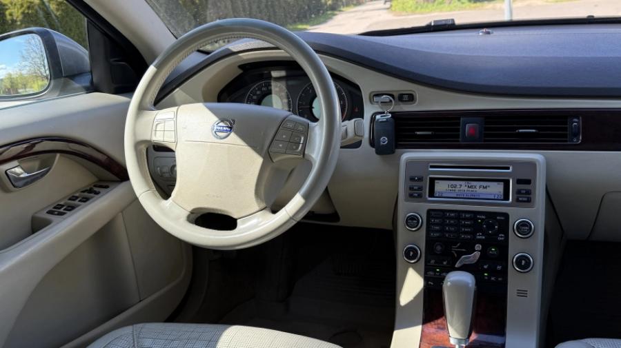 Grey Volvo S80 2007 in Riga, with an engine capacity of 2.40 L and mileage of 330 thousand km for 3750 €, photo 30 on AUTOMOTO.COM.LV