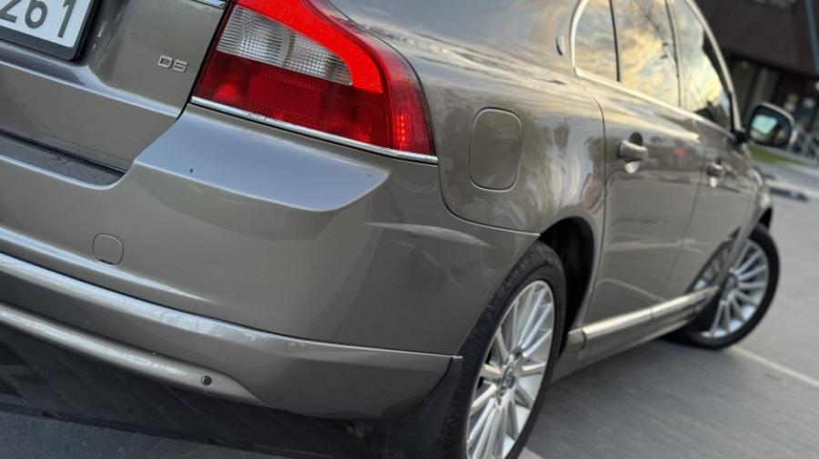 Grey Volvo S80 2007 in Riga, with an engine capacity of 2.40 L and mileage of 330 thousand km for 3750 €, photo 33 on AUTOMOTO.COM.LV