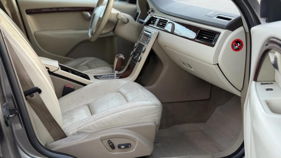Grey Volvo S80 2007 in Riga, with an engine capacity of 2.40 L and mileage of 330 thousand km for 3750 €, photo 35 on AUTOMOTO.COM.LV