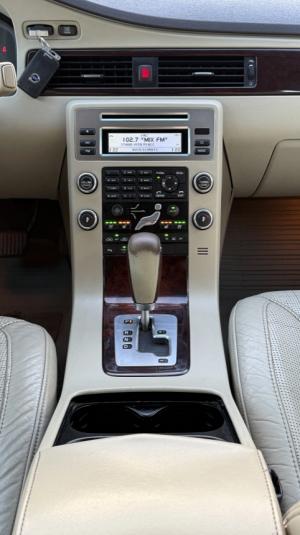 Grey Volvo S80 2007 in Riga, with an engine capacity of 2.40 L and mileage of 330 thousand km for 3750 €, photo 39 on AUTOMOTO.COM.LV