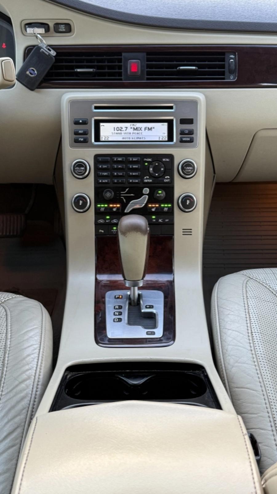 Grey Volvo S80 2007 in Riga, with an engine capacity of 2.40 L and mileage of 330 thousand km for 3750 €, photo 39 on AUTOMOTO.COM.LV