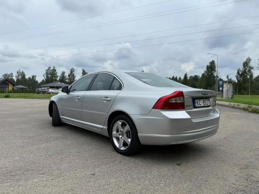 Grey Volvo S80 2007 in Riga, with an engine capacity of 2.40 L and mileage of 302 thousand km for 3800 €, photo 4 on AUTOMOTO.COM.LV