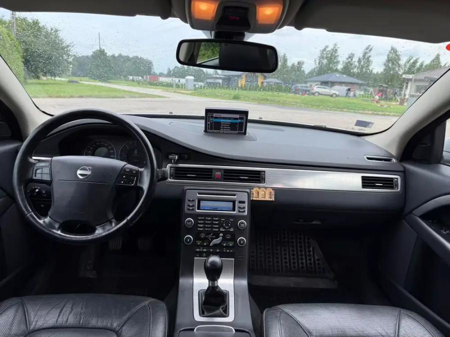 Grey Volvo S80 2007 in Riga, with an engine capacity of 2.40 L and mileage of 302 thousand km for 3800 €, photo 9 on AUTOMOTO.COM.LV