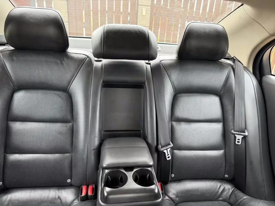 Grey Volvo S80 2007 in Riga, with an engine capacity of 2.40 L and mileage of 302 thousand km for 3800 €, photo 12 on AUTOMOTO.COM.LV