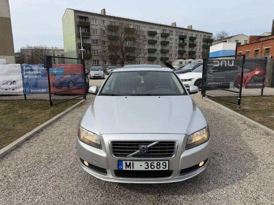 Grey Volvo S80 2007 in Ventspils, with an engine capacity of 2.40 L and mileage of 352 thousand km for 3290 €, photo 3 on AUTOMOTO.COM.LV