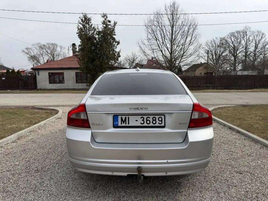 Grey Volvo S80 2007 in Ventspils, with an engine capacity of 2.40 L and mileage of 352 thousand km for 3290 €, photo 6 on AUTOMOTO.COM.LV