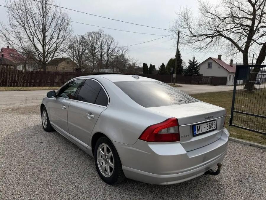 Grey Volvo S80 2007 in Ventspils, with an engine capacity of 2.40 L and mileage of 352 thousand km for 3290 €, photo 7 on AUTOMOTO.COM.LV