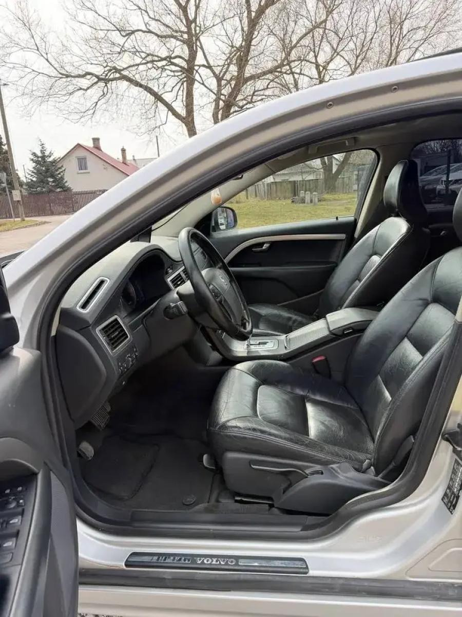 Grey Volvo S80 2007 in Ventspils, with an engine capacity of 2.40 L and mileage of 352 thousand km for 3290 €, photo 9 on AUTOMOTO.COM.LV