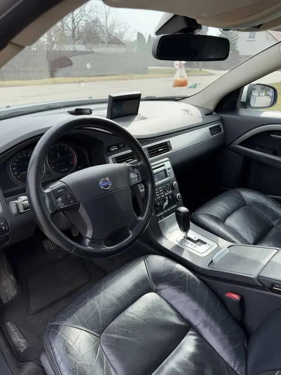 Grey Volvo S80 2007 in Ventspils, with an engine capacity of 2.40 L and mileage of 352 thousand km for 3290 €, photo 10 on AUTOMOTO.COM.LV