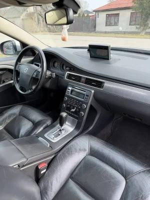 Grey Volvo S80 2007 in Ventspils, with an engine capacity of 2.40 L and mileage of 352 thousand km for 3290 €, photo 12 on AUTOMOTO.COM.LV