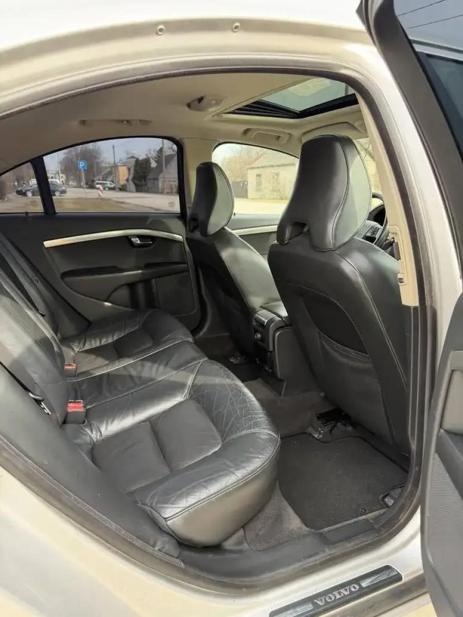 Grey Volvo S80 2007 in Ventspils, with an engine capacity of 2.40 L and mileage of 352 thousand km for 3290 €, photo 13 on AUTOMOTO.COM.LV