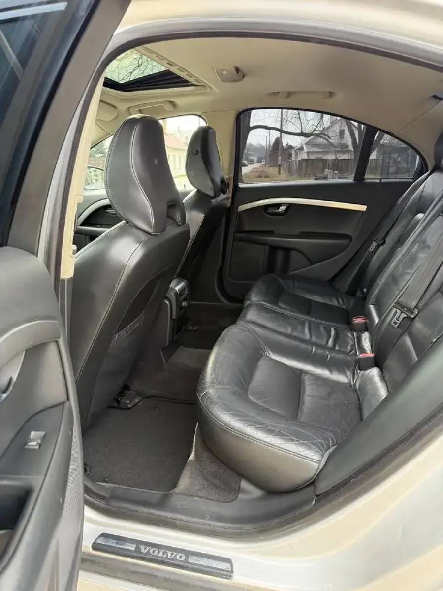 Grey Volvo S80 2007 in Ventspils, with an engine capacity of 2.40 L and mileage of 352 thousand km for 3290 €, photo 14 on AUTOMOTO.COM.LV