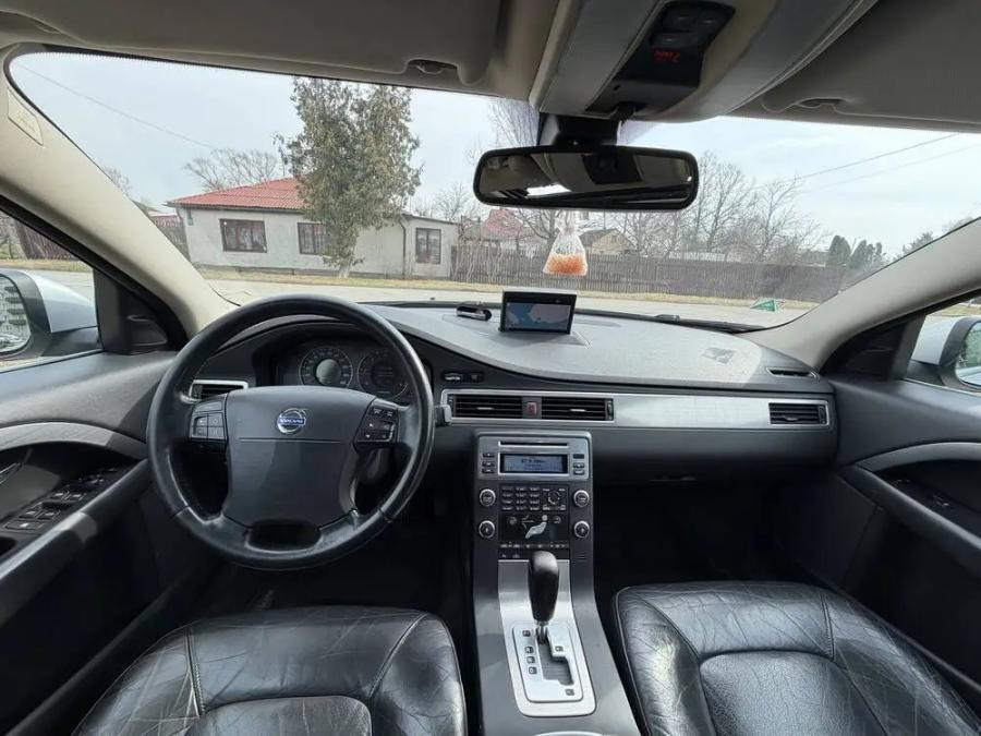 Grey Volvo S80 2007 in Ventspils, with an engine capacity of 2.40 L and mileage of 352 thousand km for 3290 €, photo 15 on AUTOMOTO.COM.LV