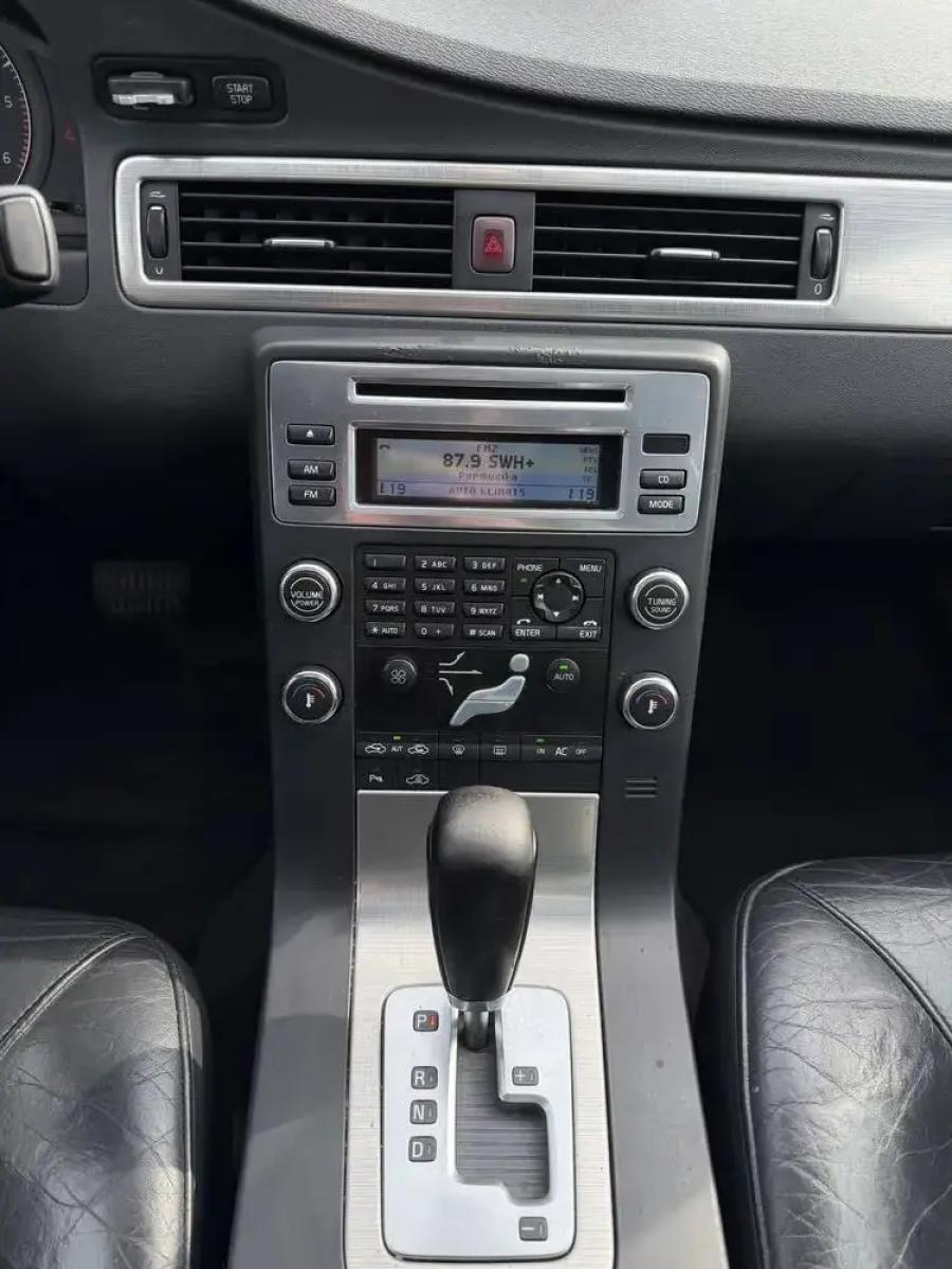 Grey Volvo S80 2007 in Ventspils, with an engine capacity of 2.40 L and mileage of 352 thousand km for 3290 €, photo 16 on AUTOMOTO.COM.LV
